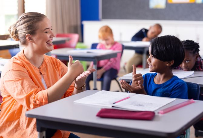 Rejet du statut protecteur des AESH : enjeux et conséquences | CFDT